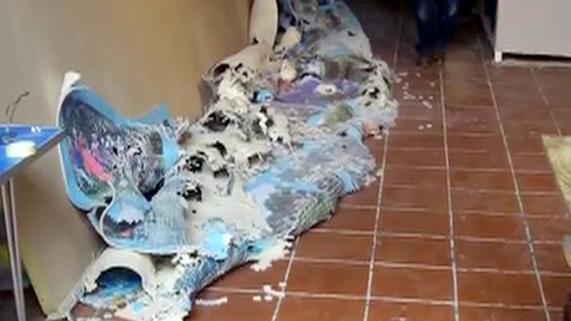 World Record Attempt Jigsaw Puzzle Collapses Video UK News The Guardian